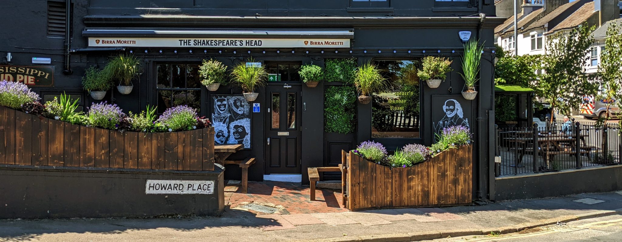Pub Gardens - Z L Garden Design